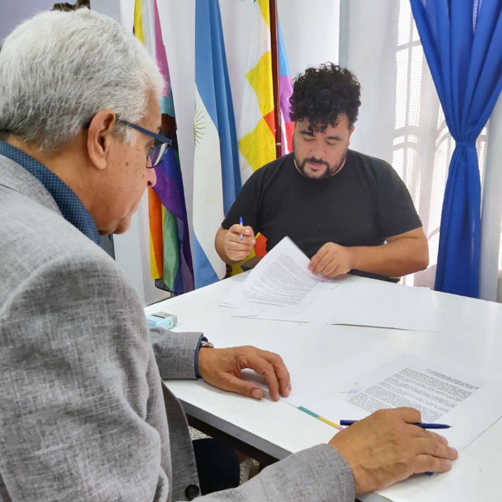 Firma de convenio entre UPE y Mocha Celis | UPE